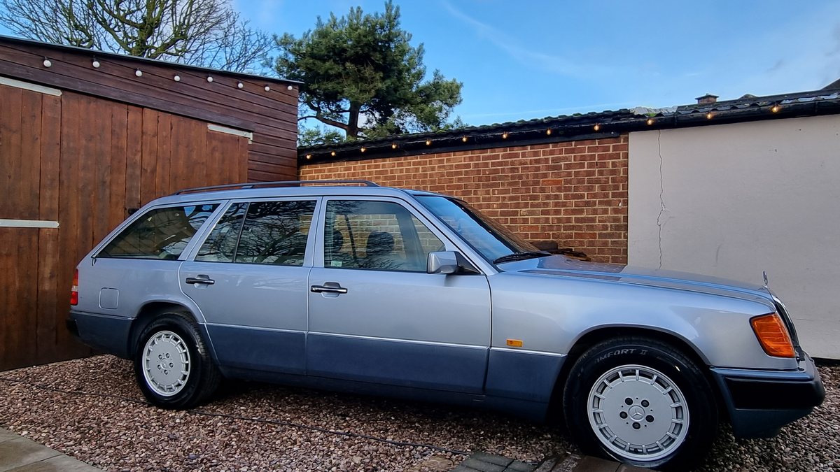 1993 Mercedes 280 Blue Automatic 4 Speed Right Hand Drive In Ashby de 1993-mercedes-280-blue-automatic-4-speed-right-hand-drive-in-ashby-de