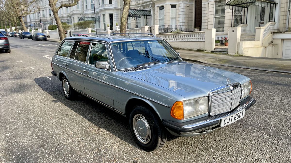 1981 Mercedes 280 Blue Manual 4 Speed Right Hand Drive In London 1981-mercedes-280-blue-manual-4-speed-right-hand-drive-in-london